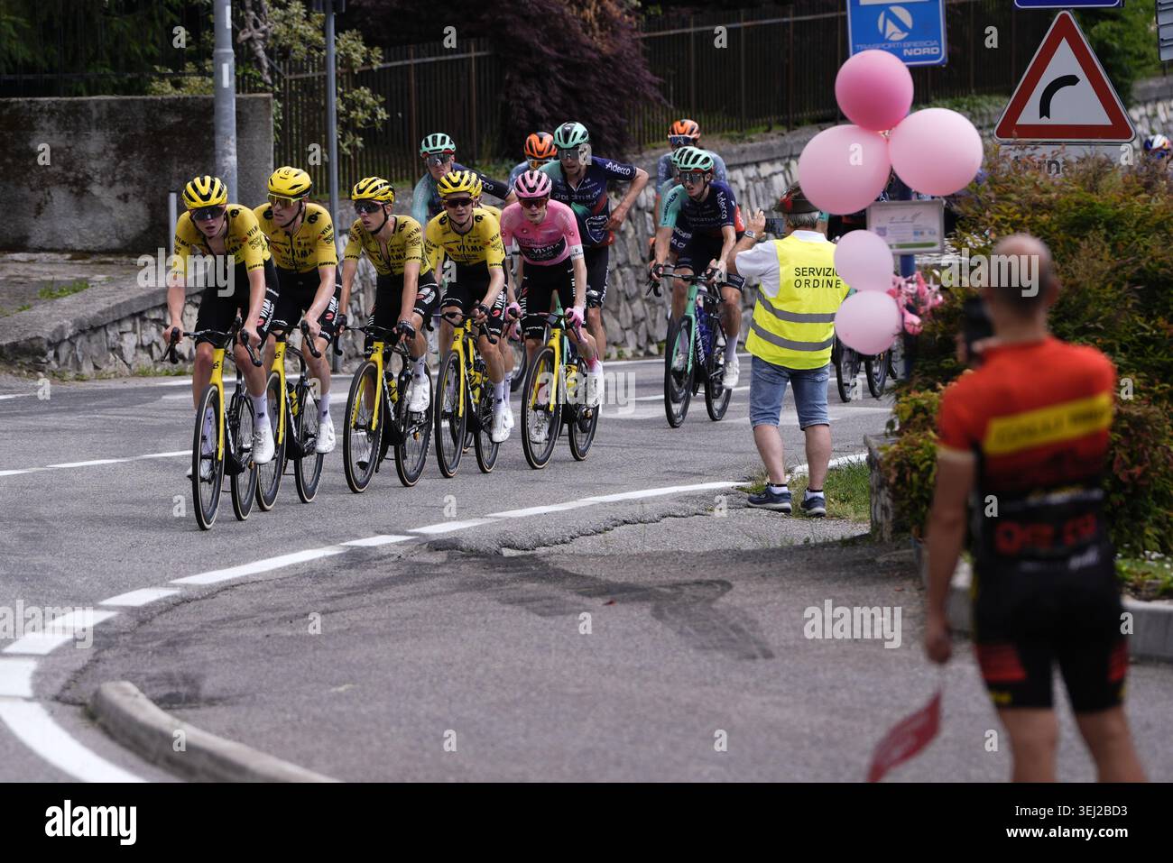 The race during Stage 17 of the Giro d’Italia, from Cassano d’Adda to ...