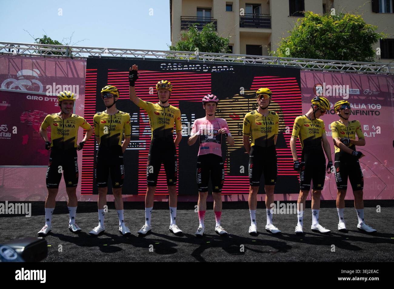 IPA85109287 - Team Visma Lease A Bike during the 17th stage of Giro d ...