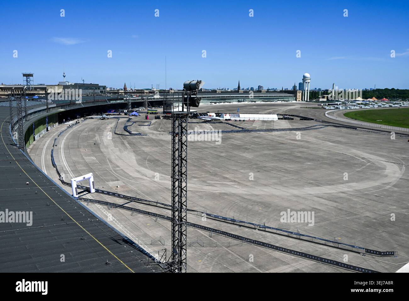 27 May 2026, Berlin: View of the site of the former Tempelhof Airport ...