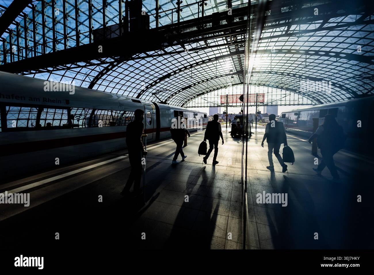 28 May 2026, Berlin: An ICE arrives at Berlin Central Station. Due to a ...