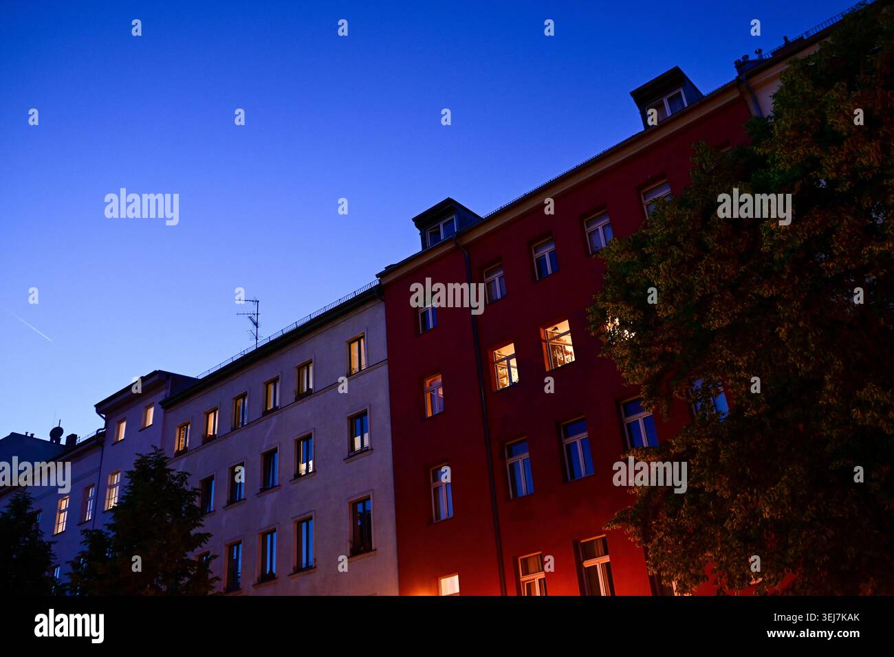27 May 2026, Berlin: Light shines in apartment windows during the blue ...