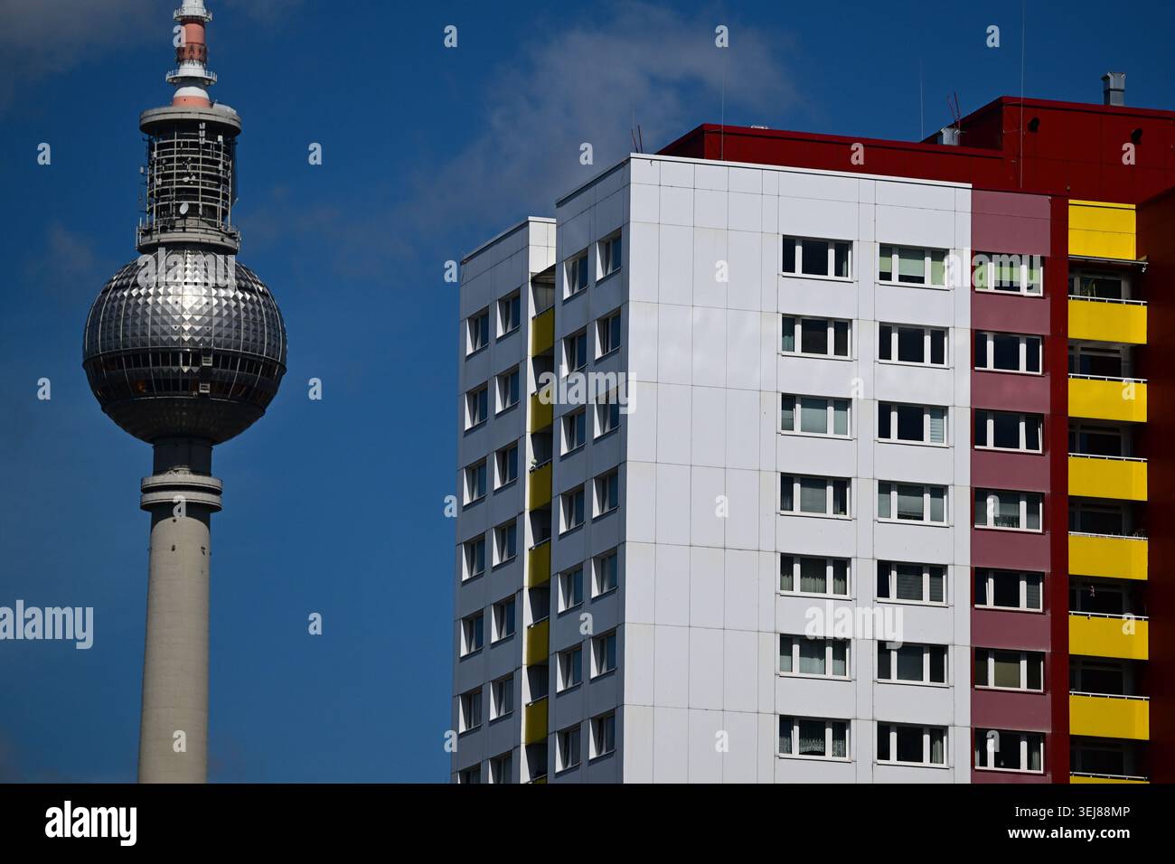 ILLUSTRATION - 28 May 2026, Berlin: The television tower can be seen ...