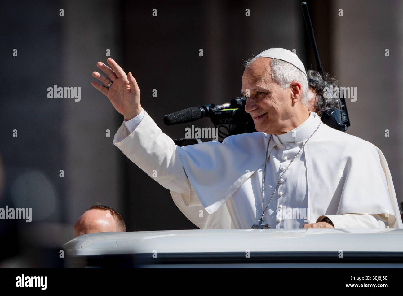 Pope Leo XIV arrives to lead his traditional Wednesday General Audience ...