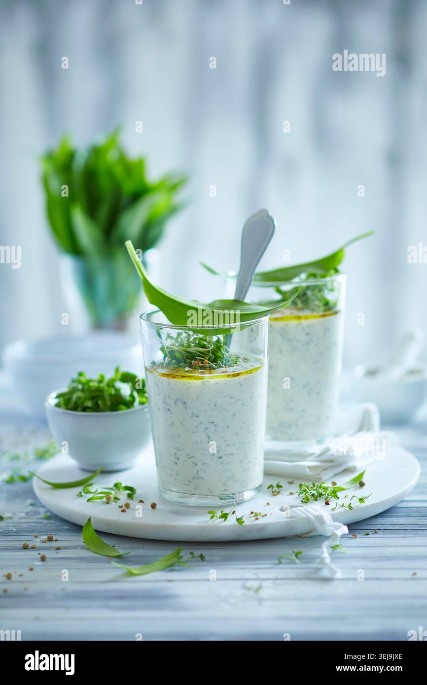 Foraged ingredients recipe photo hi-res stock photography and images ...