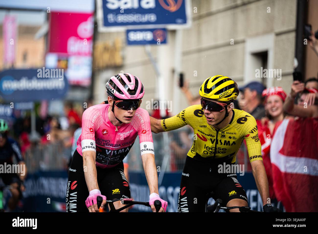 IPA85141805 - Jonas Vingegaard (DNK) crossing the finish line - Giro D ...