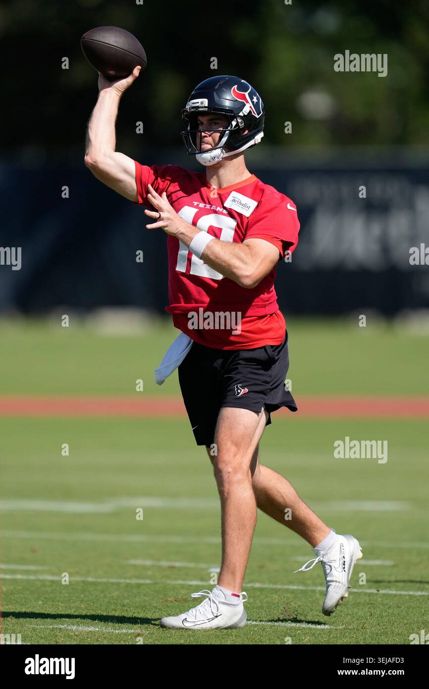 Houston Texans quarterback Davis Mills (10) throws during the NFL ...