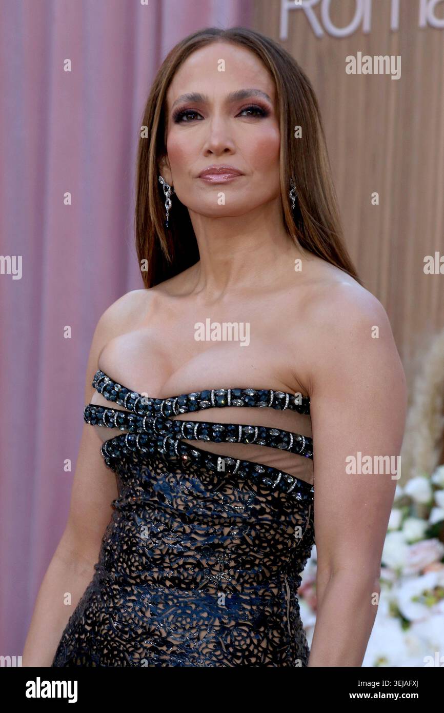LOS ANGELES - MAY 26: Jennifer Lopez at the Office Romance Premiere at ...