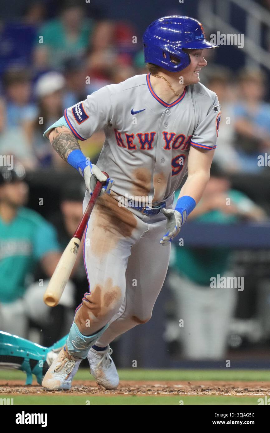 New York Mets' A.J. Ewing (9) runs during the third inning of a ...