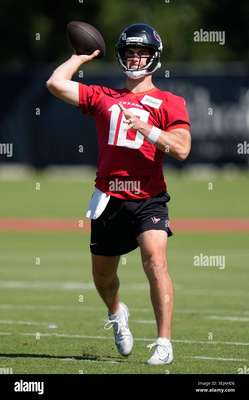 Houston Texans quarterback Davis Mills (10) throws during the NFL ...