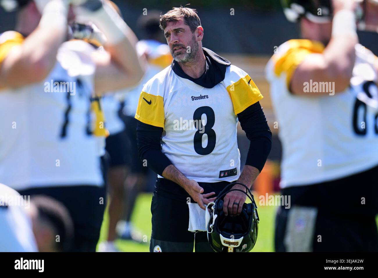 Pittsburgh Steelers quarterback Aaron Rodgers (8) participates in the ...