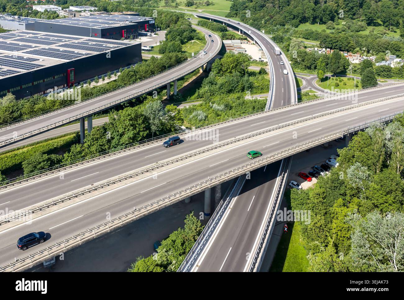Verkehrsknoten bei Plochingen. In dem Verkehrsdreieck treffen die ...