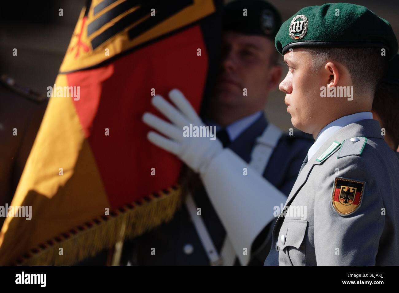 28 May 2026, Berlin: Recruits of the German Armed Forces Guard ...