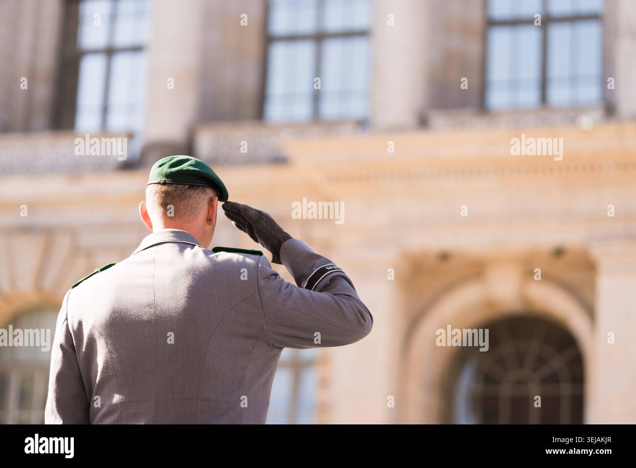 Feierliches Gelöbnis der Bundeswehr vor dem Abgeordnetenhaus von Berlin ...