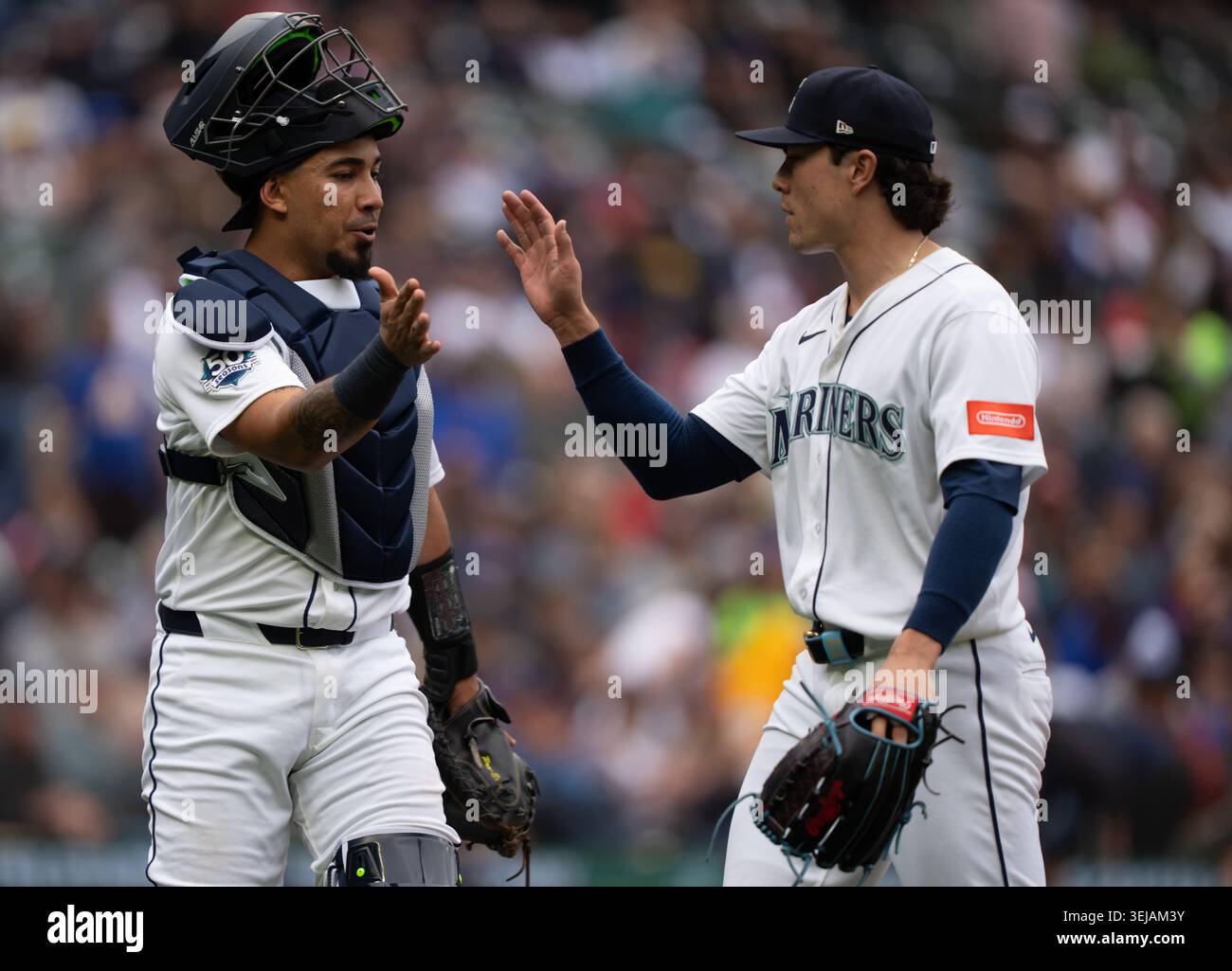 Seattle Mariners catcher Jhonny Pereda, left, and starting pitcher ...