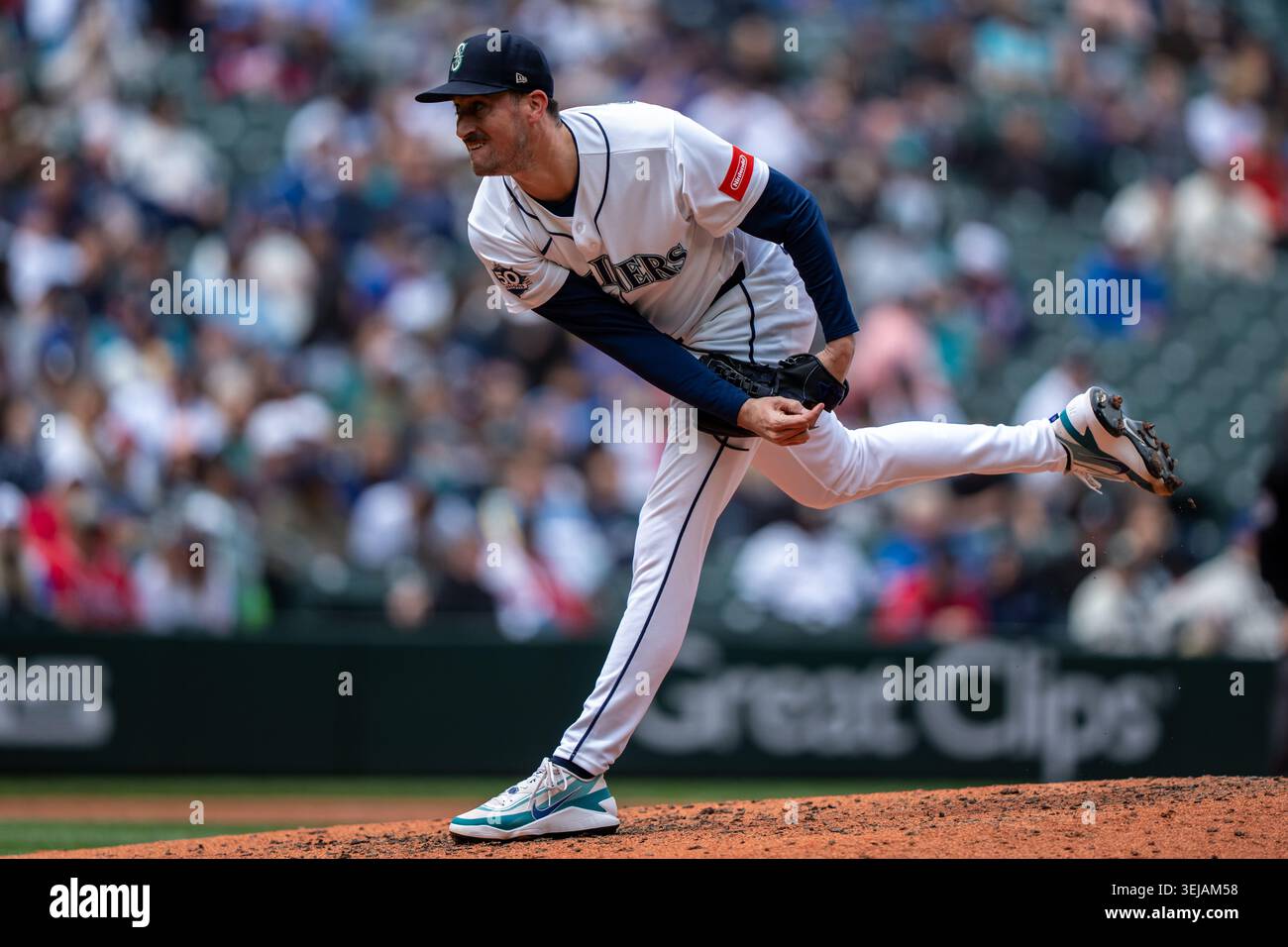 Seattle Mariners reliever Cooper Criswell delivers a pitch during a ...