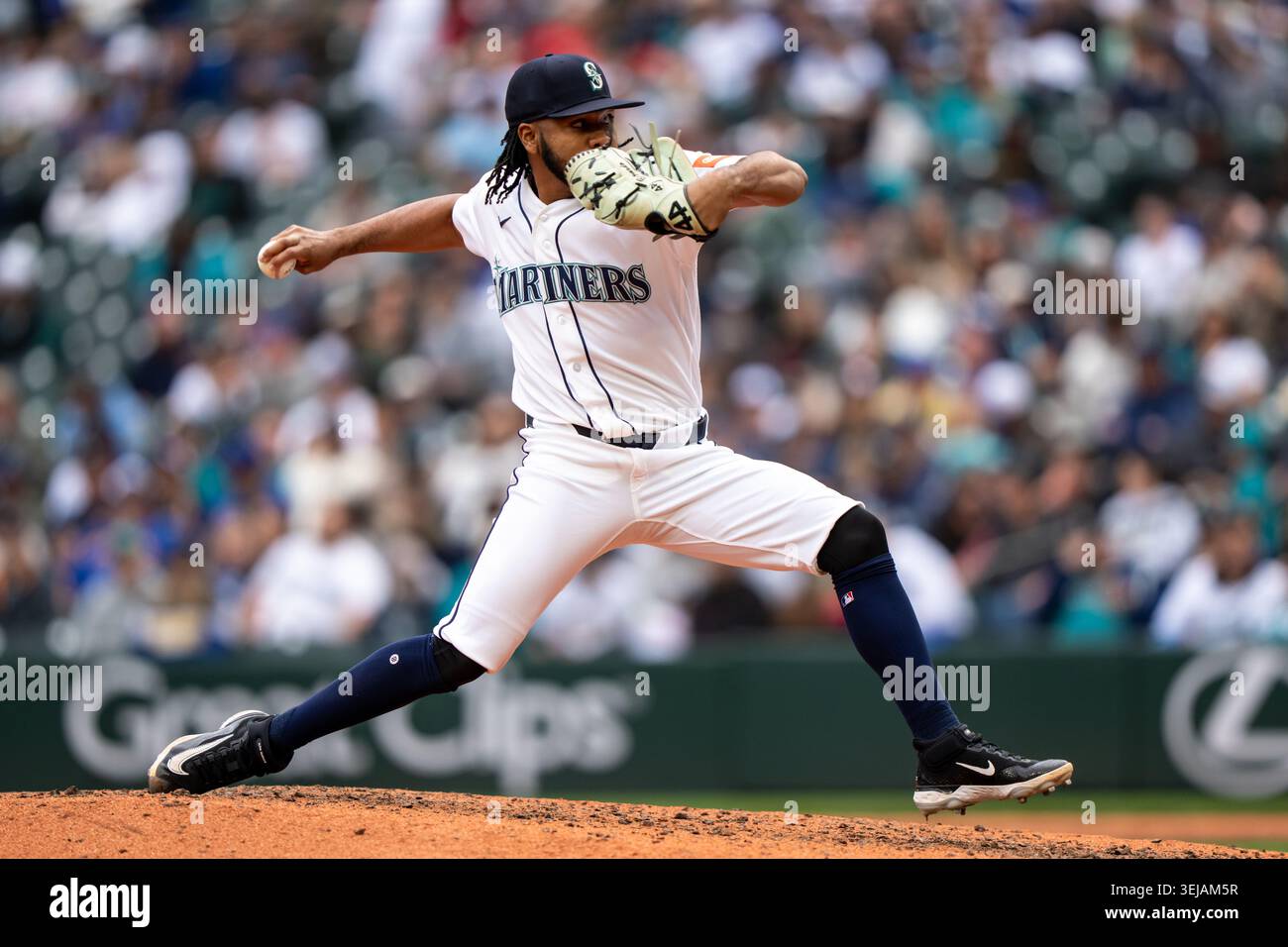 Seattle Mariners reliever Eduard Bazardo delivers a pitch during a ...