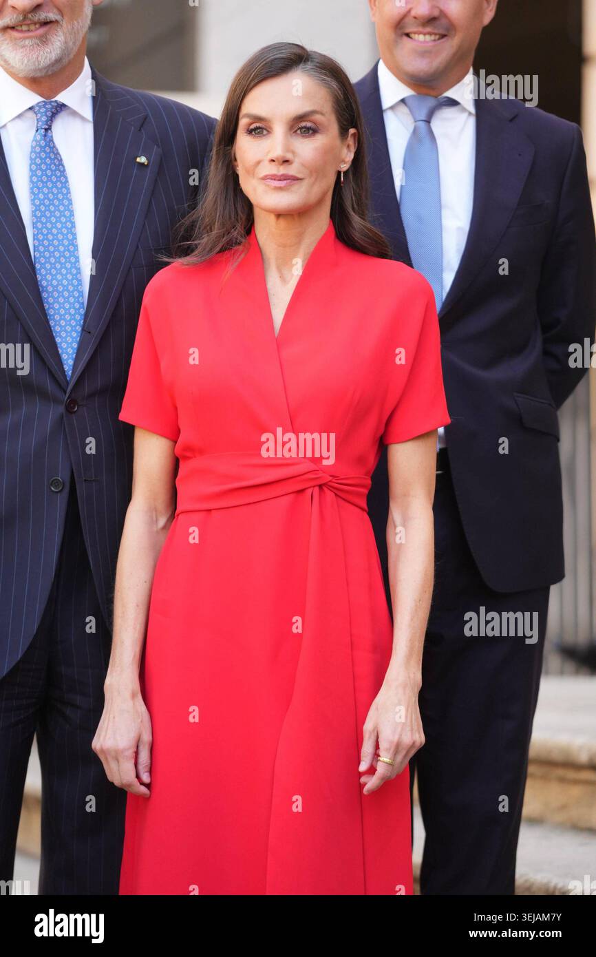 Spanish King Felipe VI and Queen Letizia during the delivery of gold ...