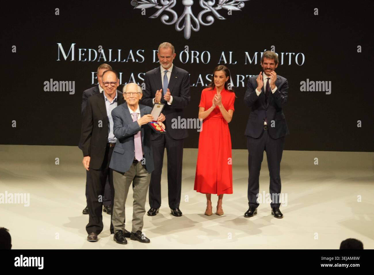Spanish King Felipe VI and Queen Letizia during the delivery of gold ...