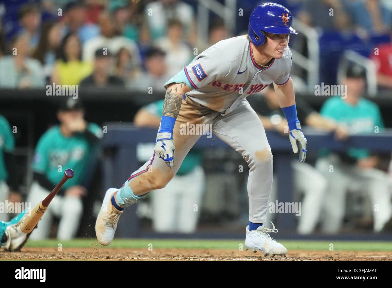 New York Mets' A.J. Ewing runs after hitting a single during the fifth ...