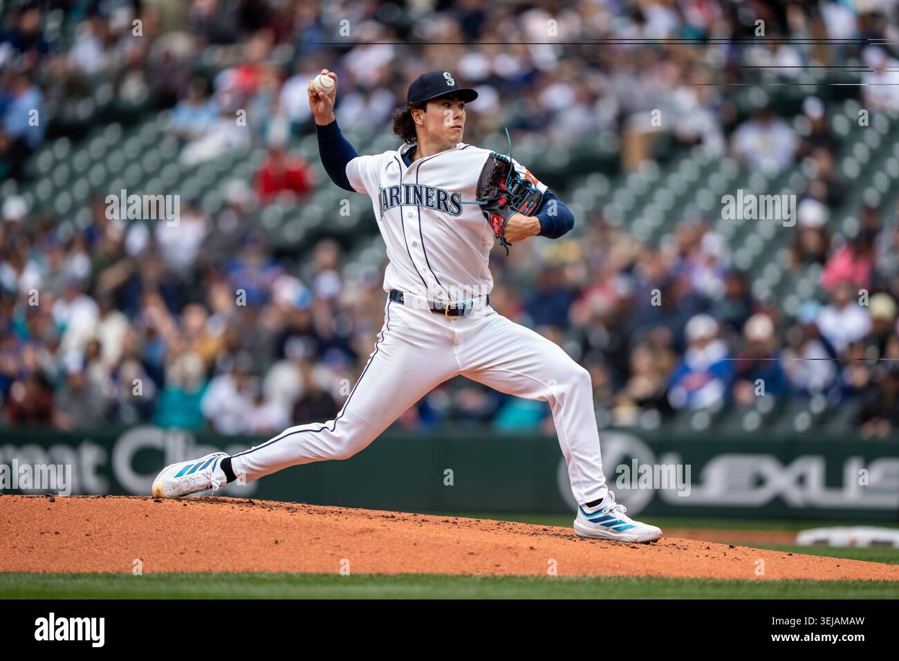 Seattle Mariners starter Bryan Woo delivers a pitch during a baseball ...