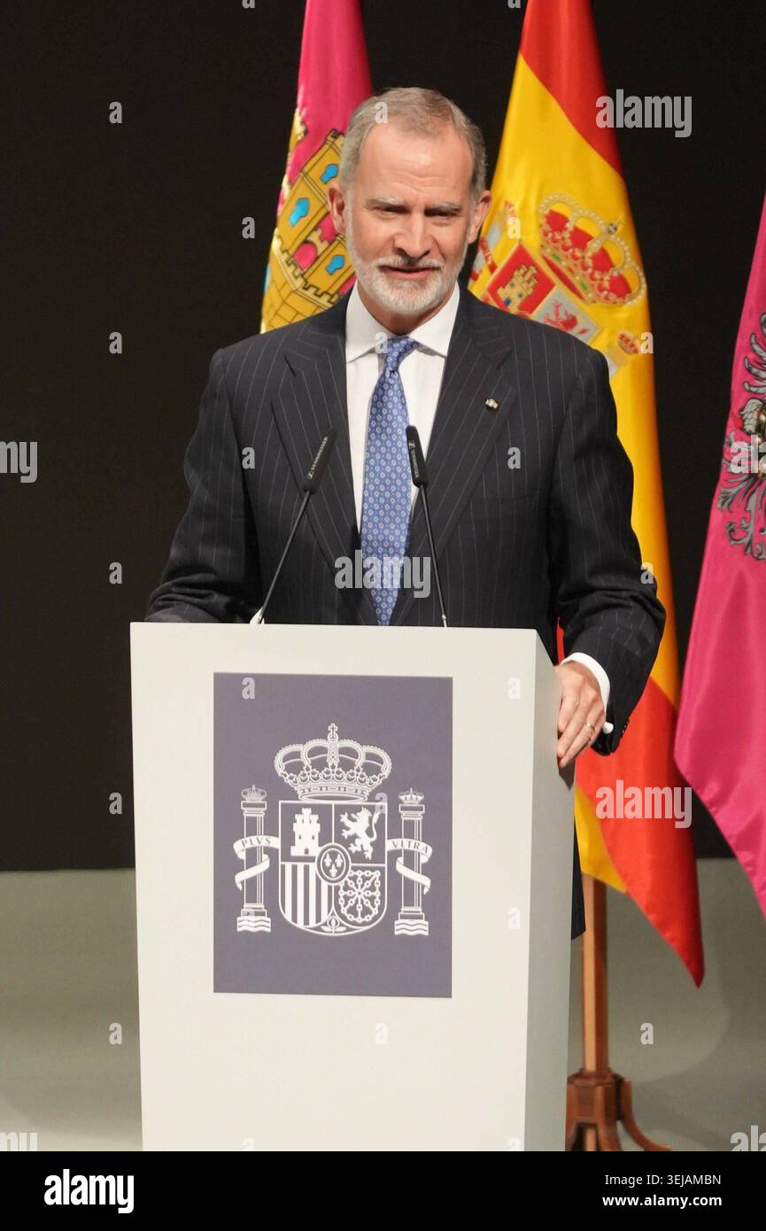 Spanish King Felipe VI and Queen Letizia during the delivery of gold ...