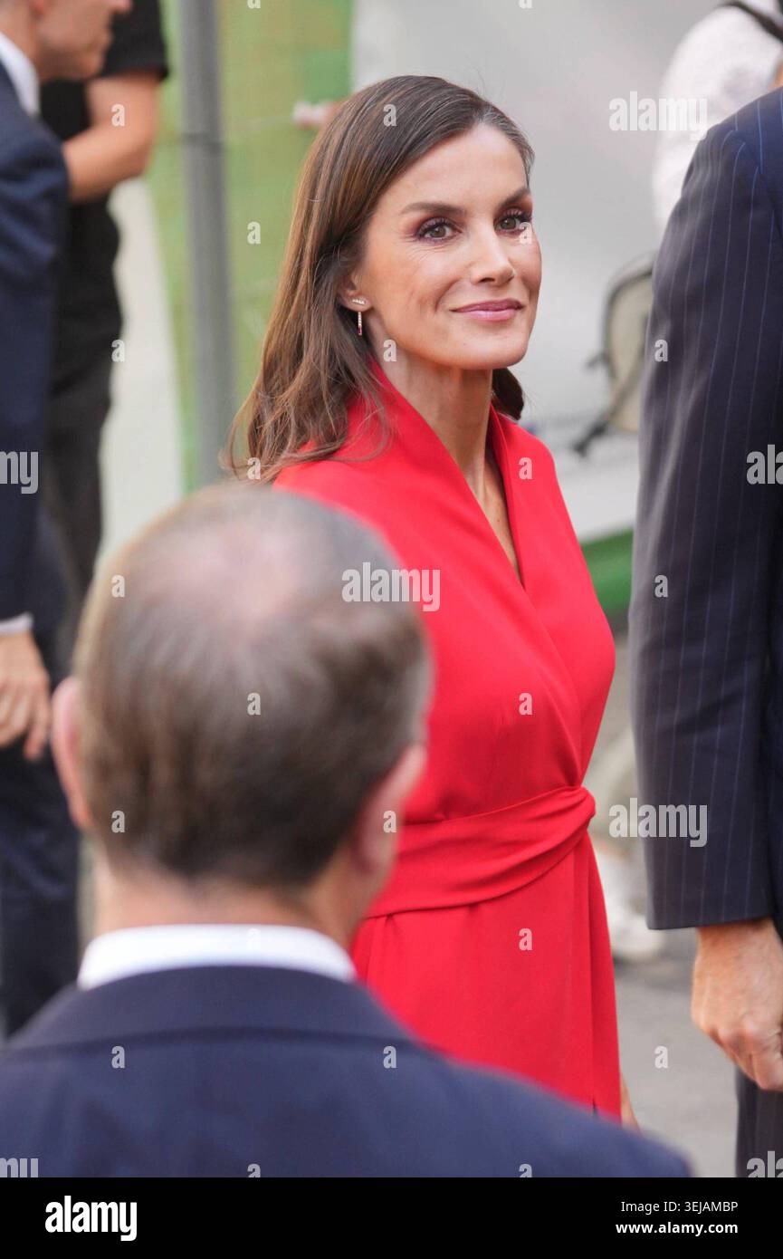 Spanish King Felipe VI and Queen Letizia during the delivery of gold ...
