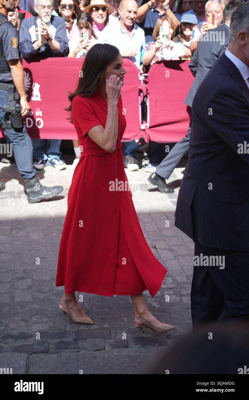 Spanish King Felipe VI and Queen Letizia during the delivery of gold ...