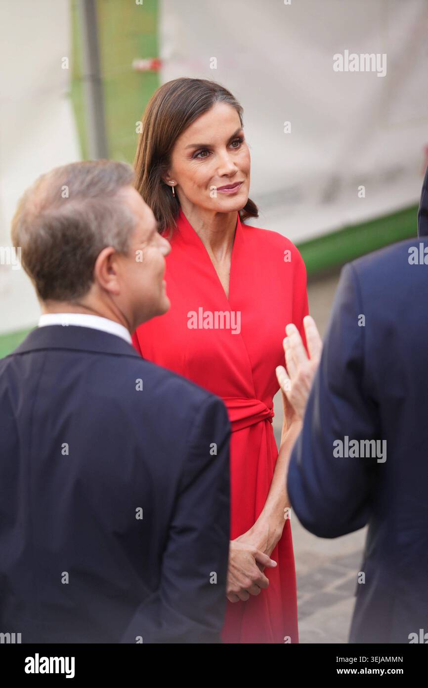 Spanish King Felipe VI and Queen Letizia during the delivery of gold ...