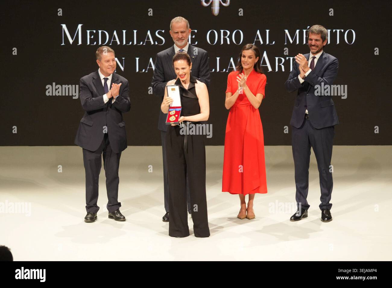 Spanish King Felipe VI and Queen Letizia during the delivery of gold ...
