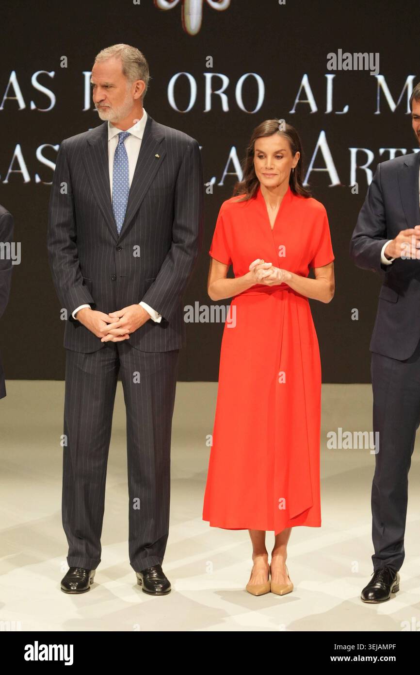 Spanish King Felipe VI and Queen Letizia during the delivery of gold ...