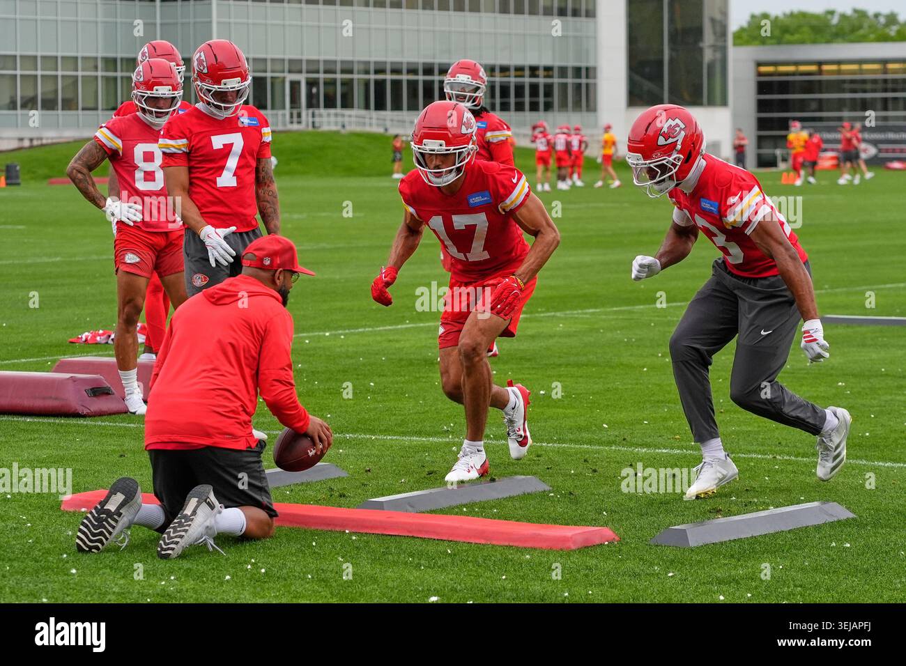 Kansas City Chiefs wide receivers Xavier Loyd, (17) and Cyrus Allen ...