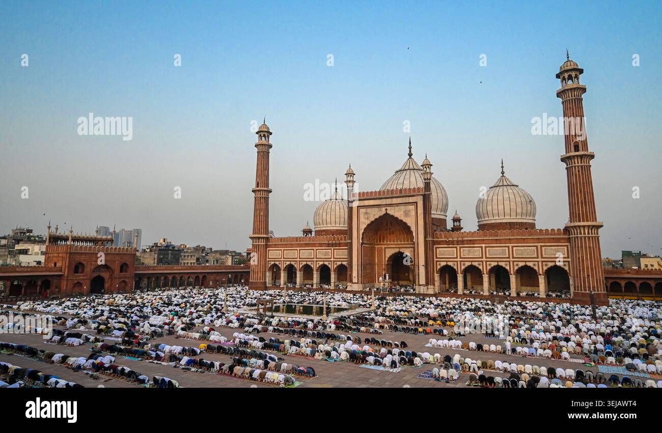 NEW DELHI, INDIA - MAY 28: Muslims offer namaz at the historic Jama ...