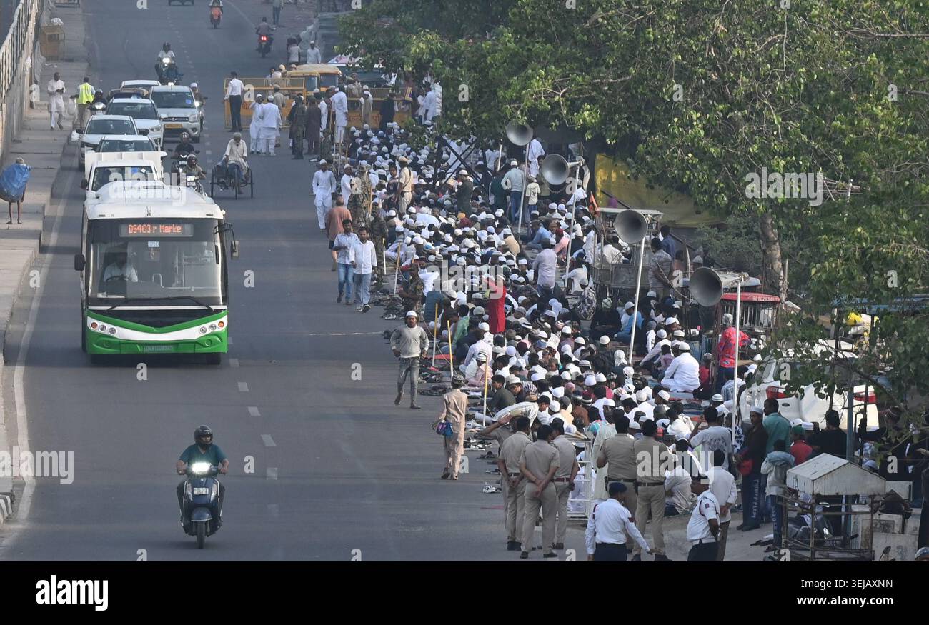 NEW DELHI, INDIA - MAY 28: Muslims gather to offer prayers (namaz) at ...