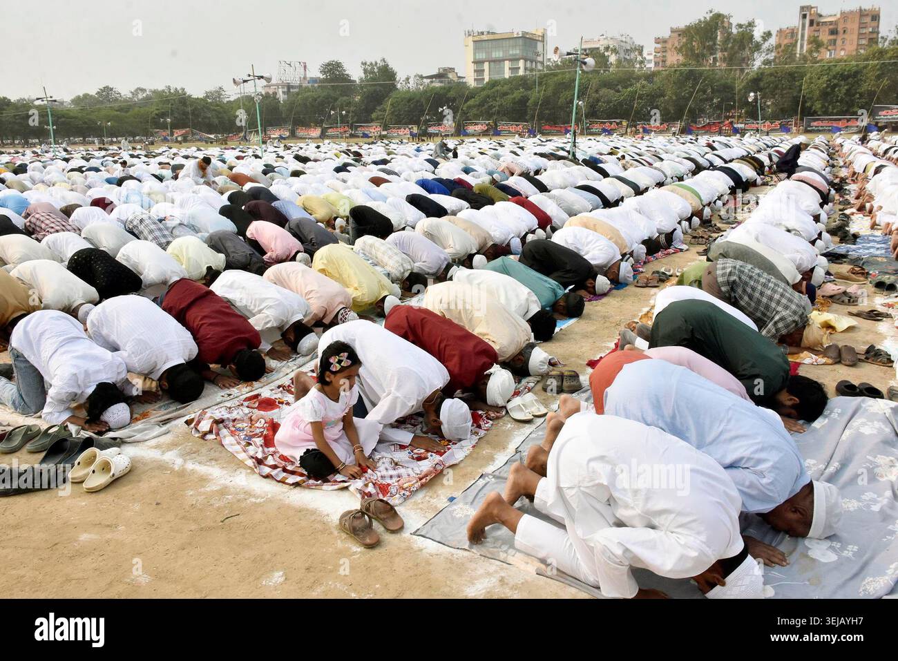 PATNA, INDIA - MAY 28: Thousands of Muslim devotees gathered at Gandhi ...