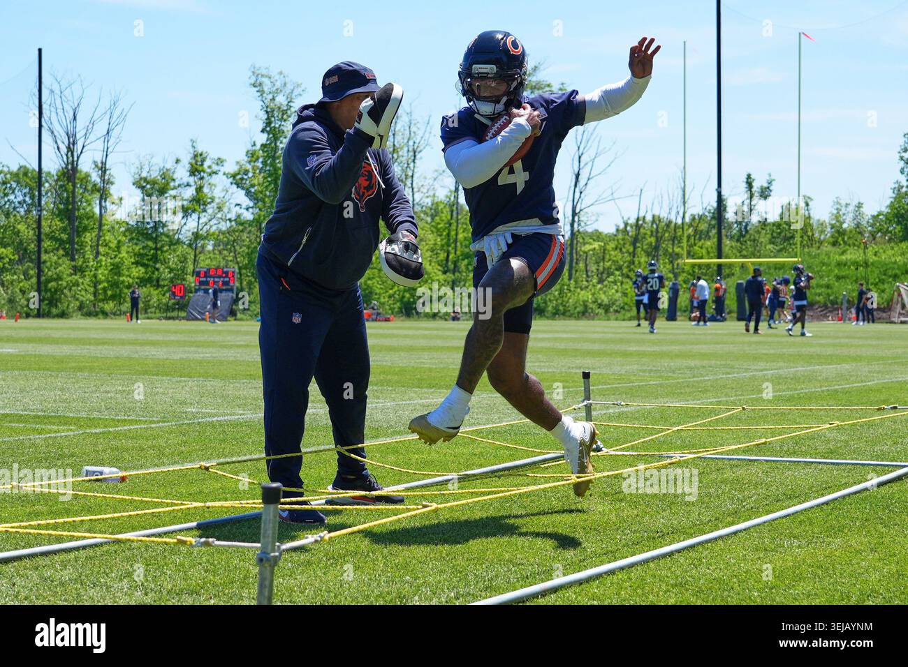 Chicago Bears running back D'Andre Swift (4) works with running backs ...