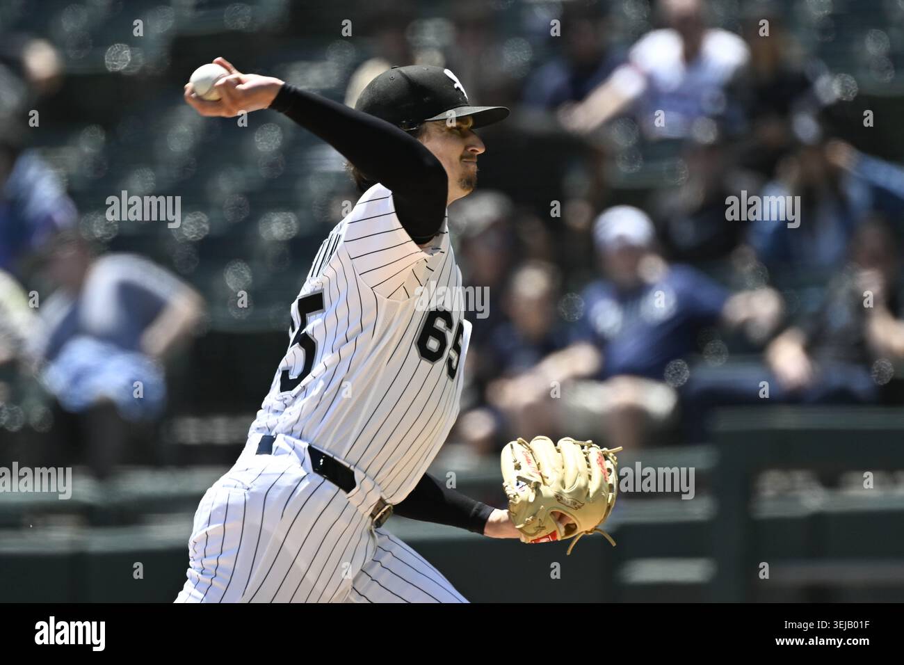 Chicago White Sox pitcher Davis Martin delivers during the first inning ...