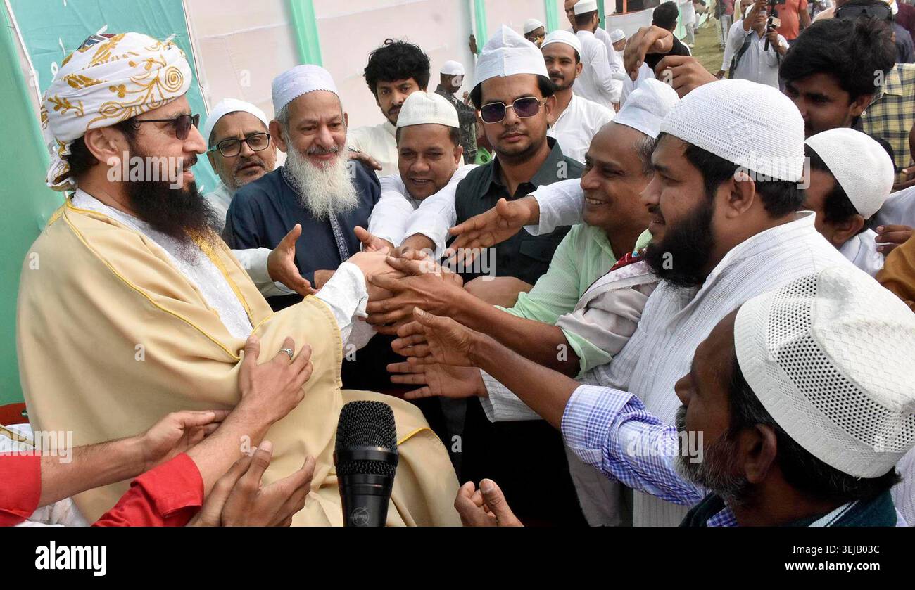 PATNA, INDIA - MAY 28: Muslim people shaking hands with head priest ...