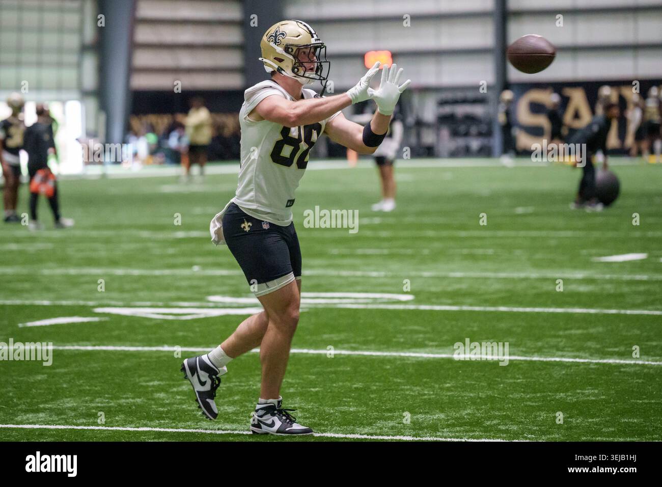 New Orleans Saints tight end Oscar Delp (88) catches a ball during the ...