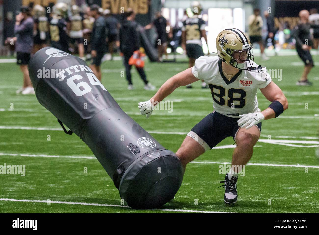 New Orleans Saints tight end Oscar Delp (88) runs a drill during the ...