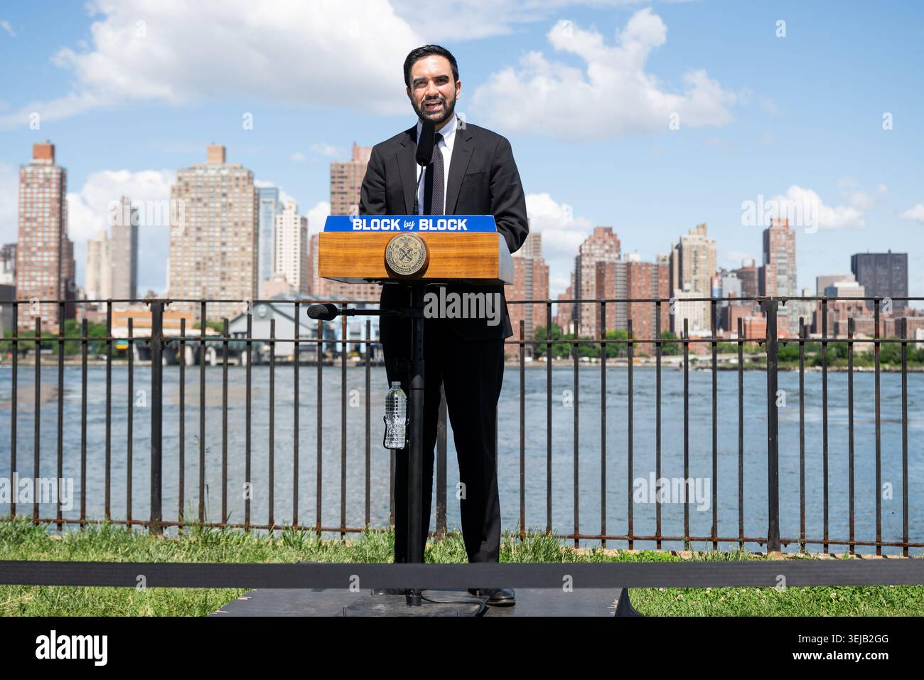 New York City Mayor Zohran Mamdani (D) speaking at a press conference ...