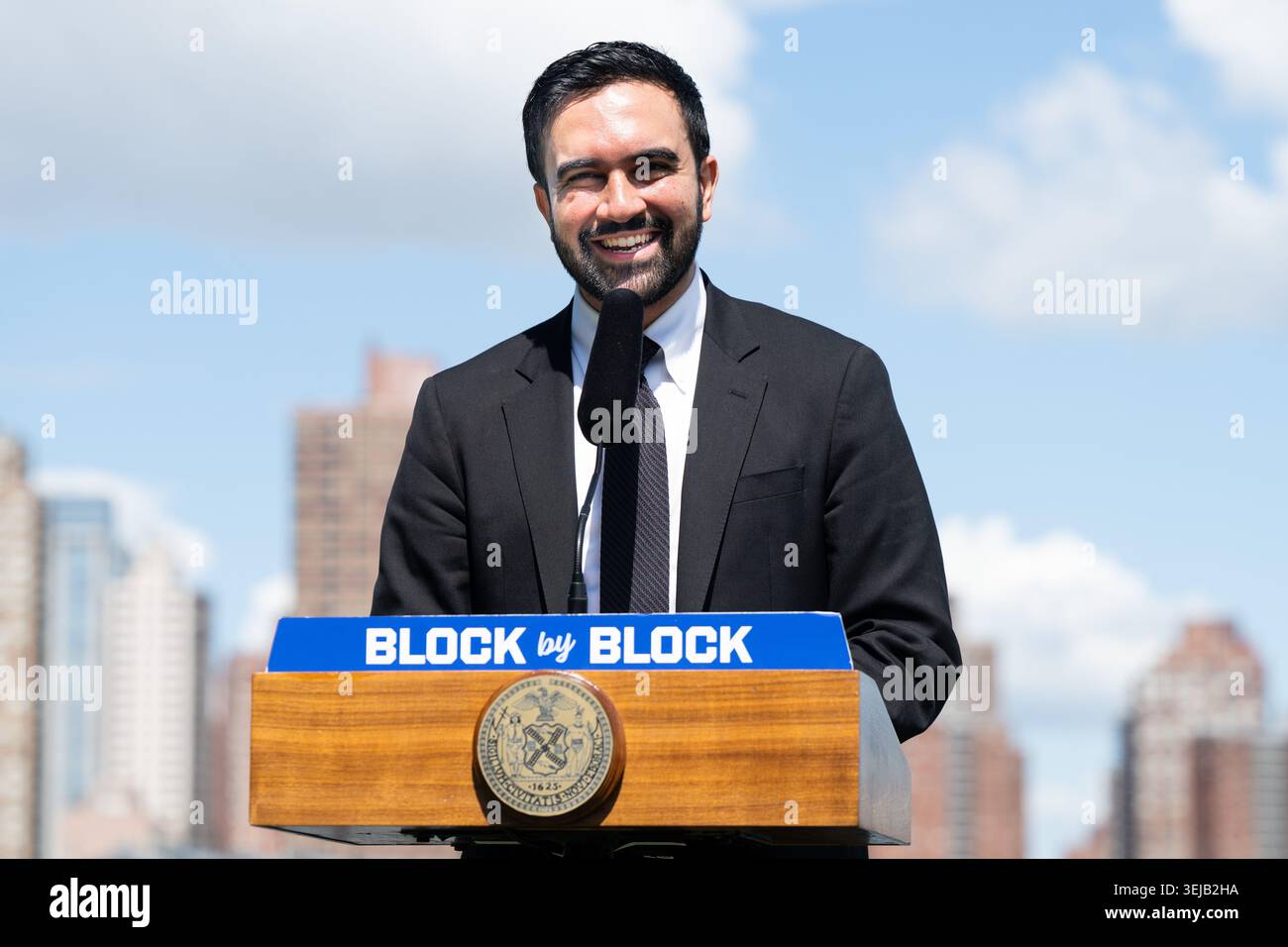 New York City Mayor Zohran Mamdani (D) speaking at a press conference ...