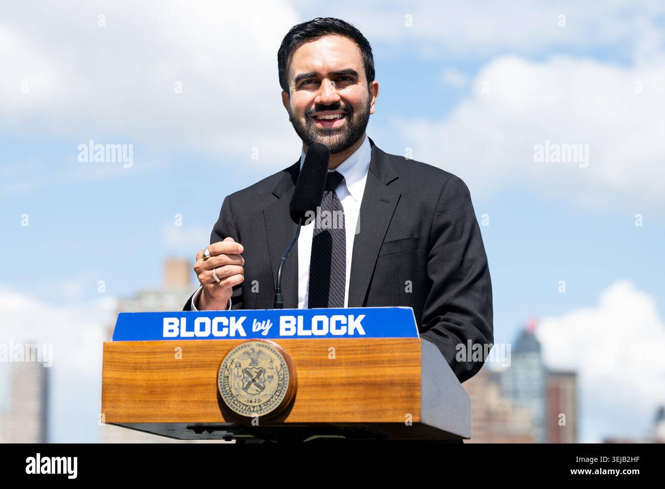 New York City Mayor Zohran Mamdani (D) speaking at a press conference ...