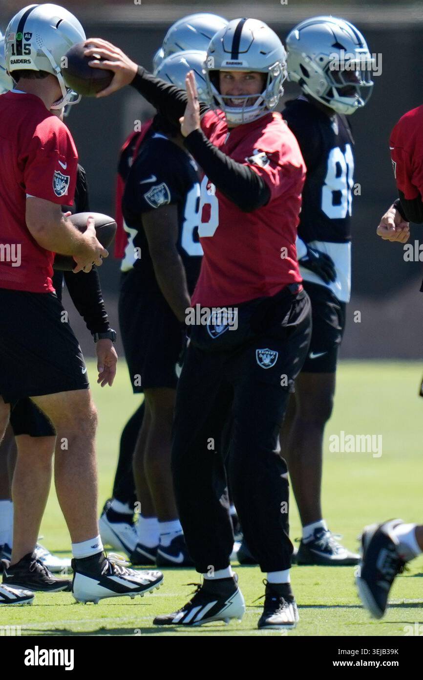 Las Vegas Raiders quarterback Kirk Cousins throws during the NFL ...