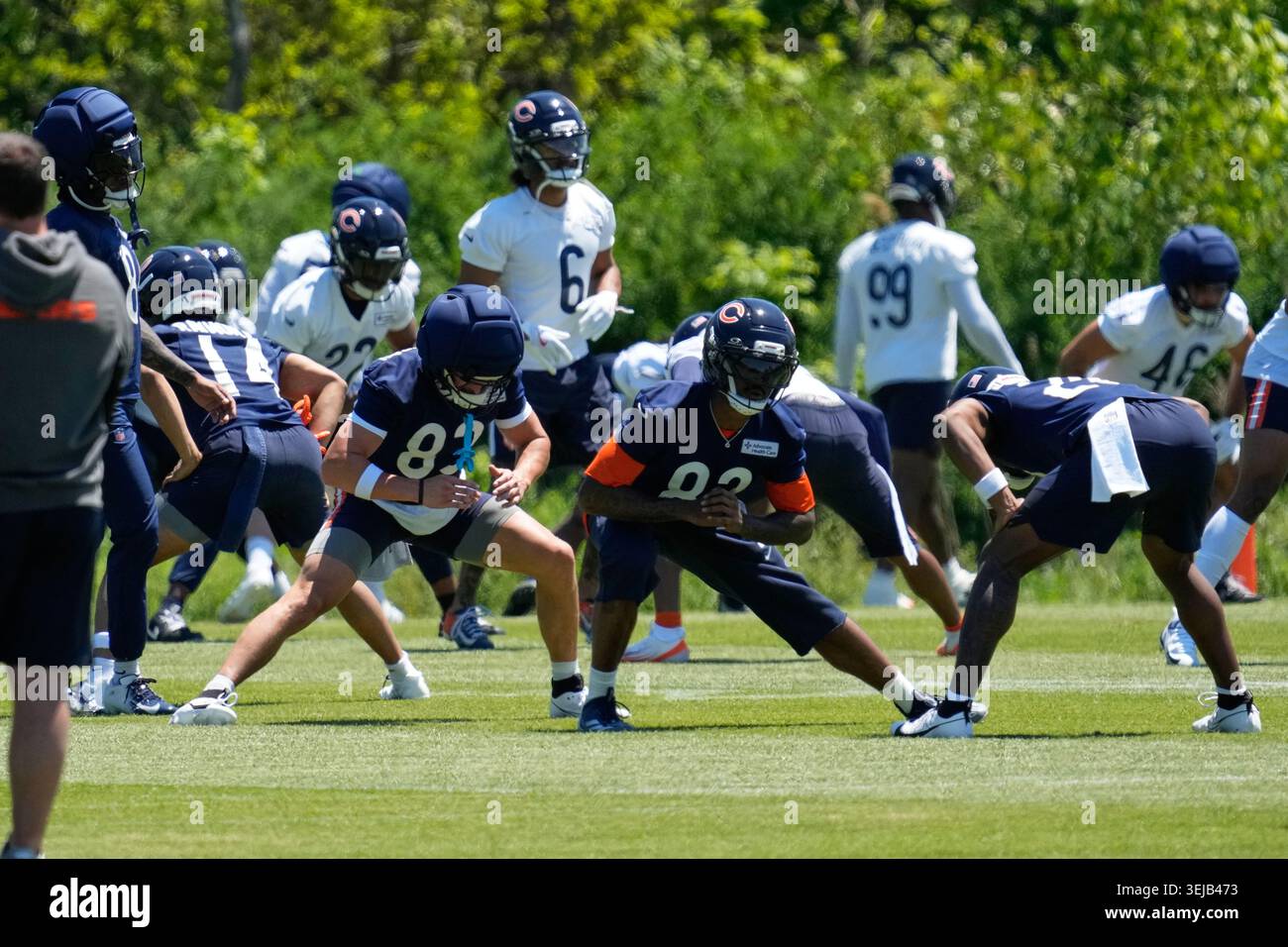 Chicago Bears players warm up during the NFL football team's practice ...