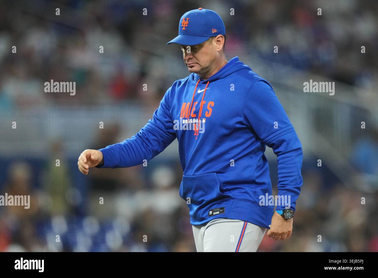 New York Mets manager Carlos Mendoza walks from he mound after pitching ...