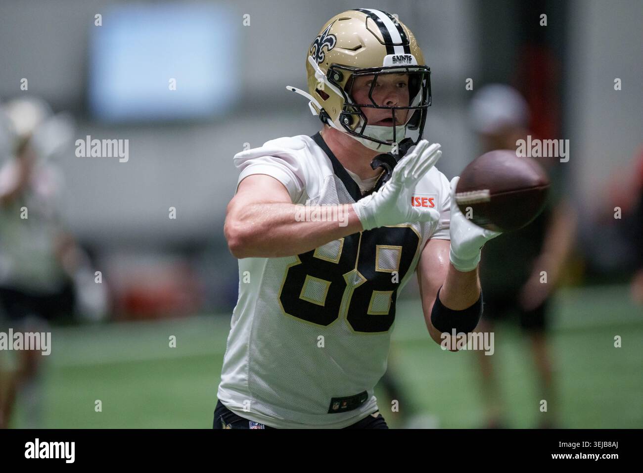 New Orleans Saints tight end Oscar Delp (88) catches a pass during the ...