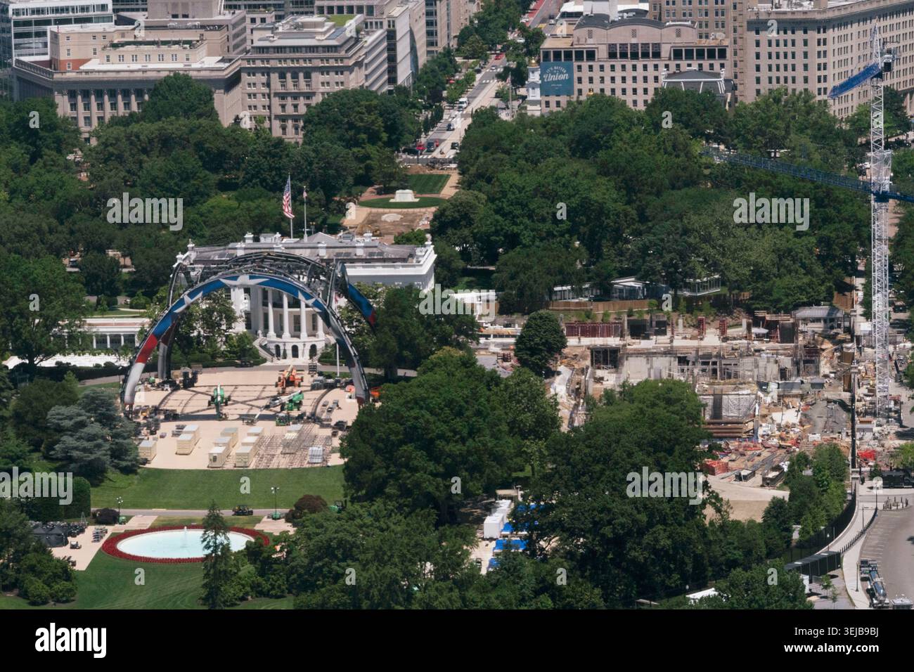 Equipment is seen being placed on the South Lawn of the White House ...