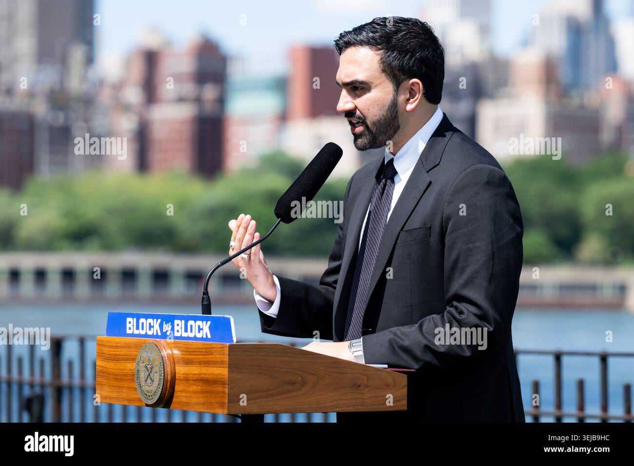 New York City Mayor Zohran Mamdani (D) speaking at a press conference ...