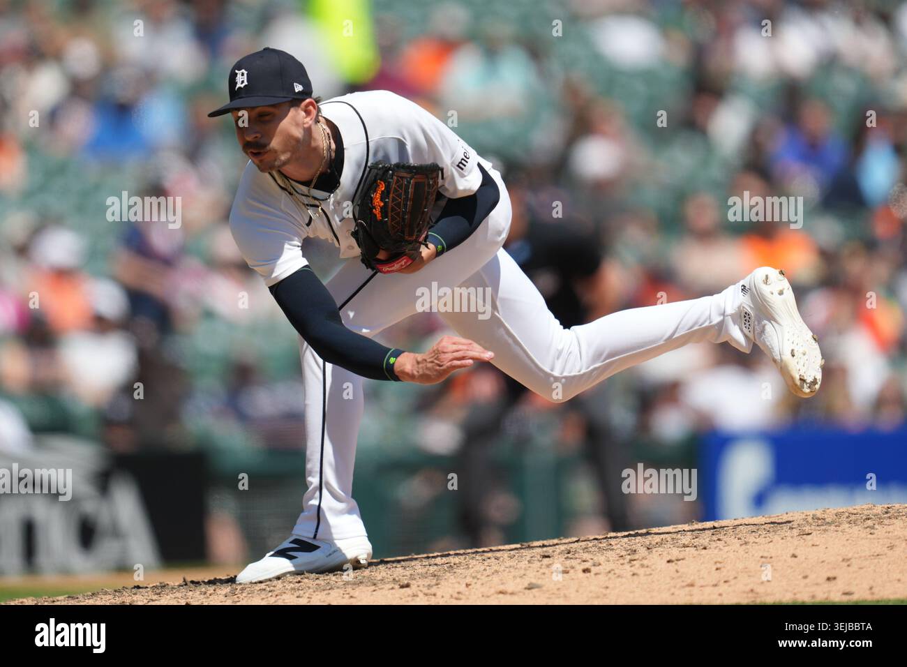 Detroit Tigers pitcher Ricky Vanasco throws against the Los Angeles ...