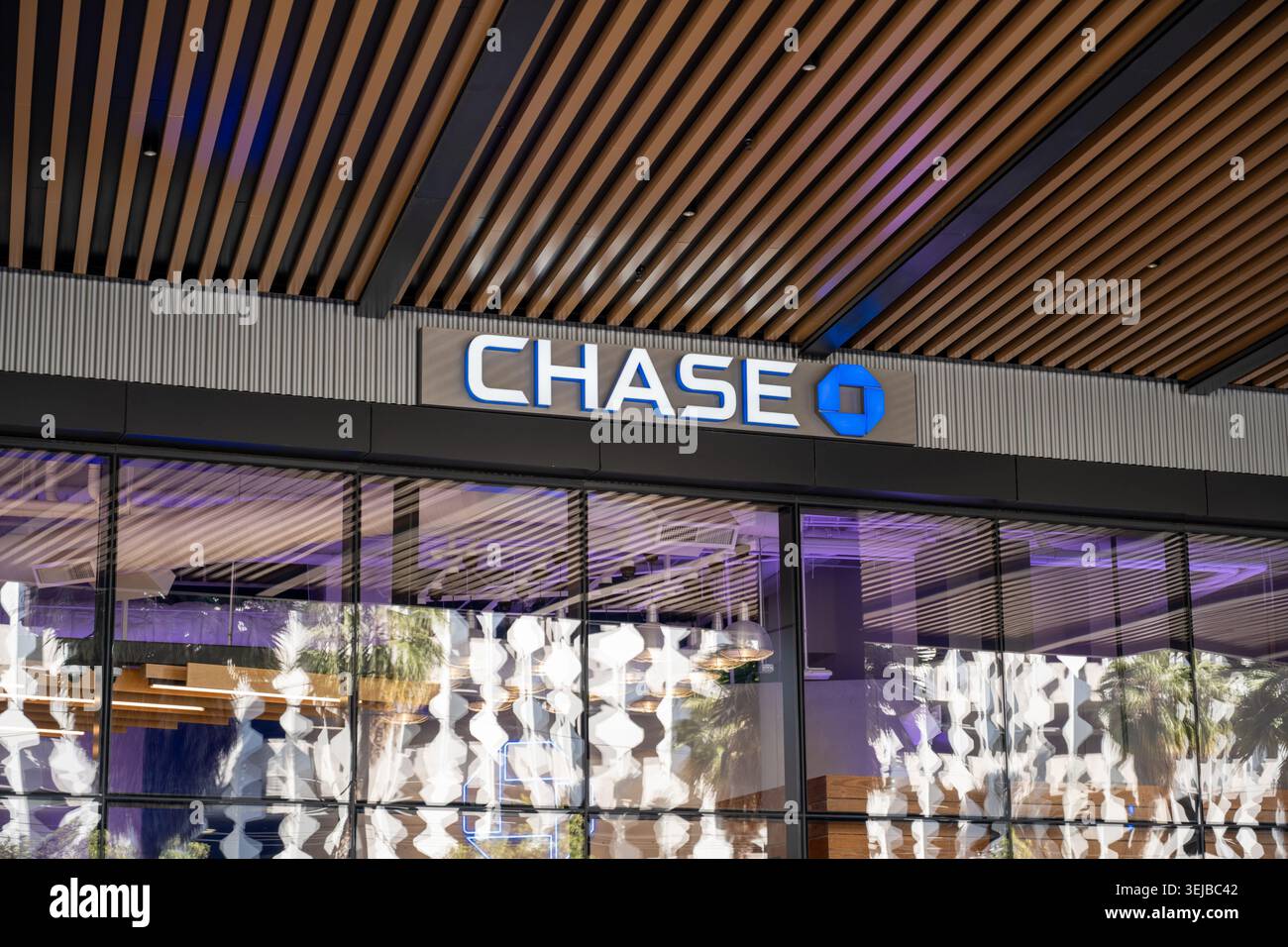 Chase bank branch sign on modern glass building with reflections and ...